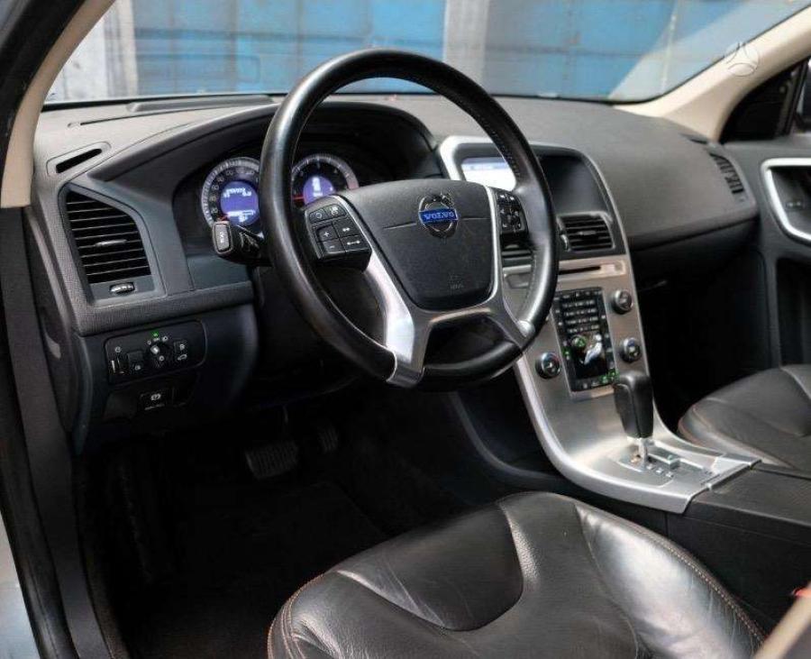 Volvo XC60 2010 in Vilnius, with an engine capacity of 2.40 L and mileage of 290 thousand km for 7999 €, photo 9 on AUTOMOTO.COM.LV