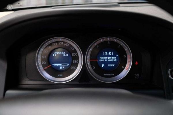 Volvo XC60 2010 in Vilnius, with an engine capacity of 2.40 L and mileage of 290 thousand km for 7999 €, photo 9 on AUTOMOTO.COM.LV