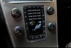 Volvo XC60 2010 in Vilnius, with an engine capacity of 2.40 L and mileage of 290 thousand km for 7999 €, photo 12 on AUTOMOTO.COM.LV