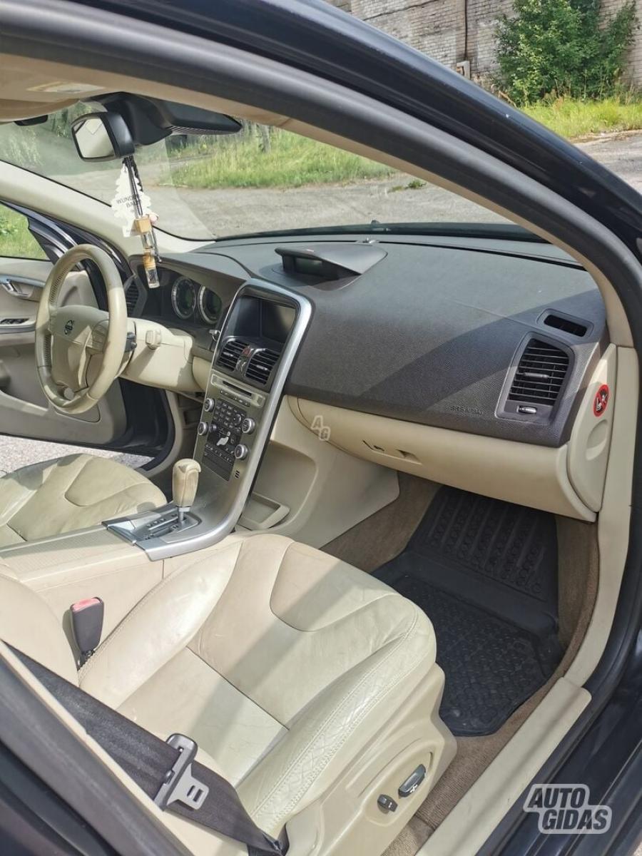 Volvo XC60 2010 in Panevezys, with an engine capacity of 3.00 L and mileage of 274 thousand km for 5500 €, photo 14 on AUTOMOTO.COM.LV