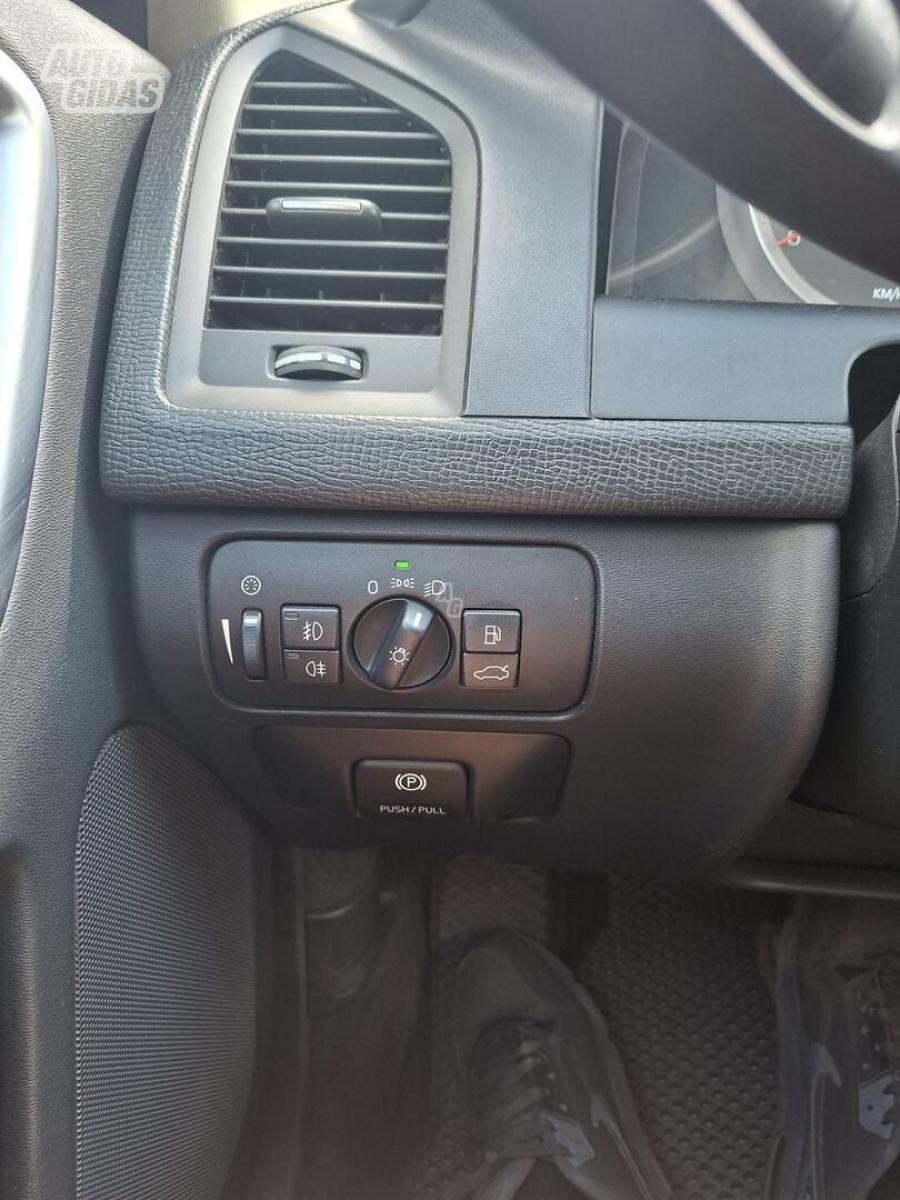 Volvo XC60 2010 Šauļi, ar dzinēja tilpumu 2.40 L un nobraukumu 330 tūkst. km par 6400 €, foto 27 vietnē AUTOMOTO.COM.LV
