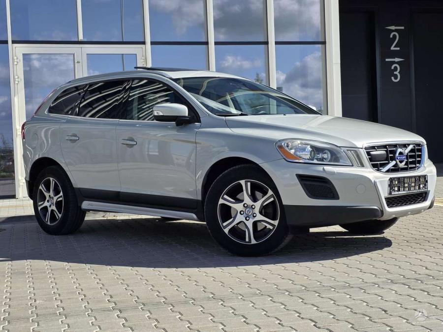 Volvo XC60 2010 in Vilnius, with an engine capacity of 2.40 L and mileage of 267 thousand km for 10650 €, photo 1 on AUTOMOTO.COM.LV