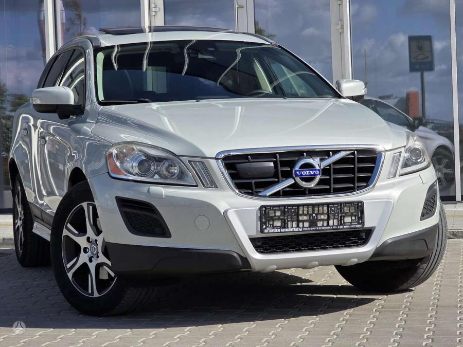 Volvo XC60 2010 in Vilnius, with an engine capacity of 2.40 L and mileage of 267 thousand km for 10650 €, photo 3 on AUTOMOTO.COM.LV
