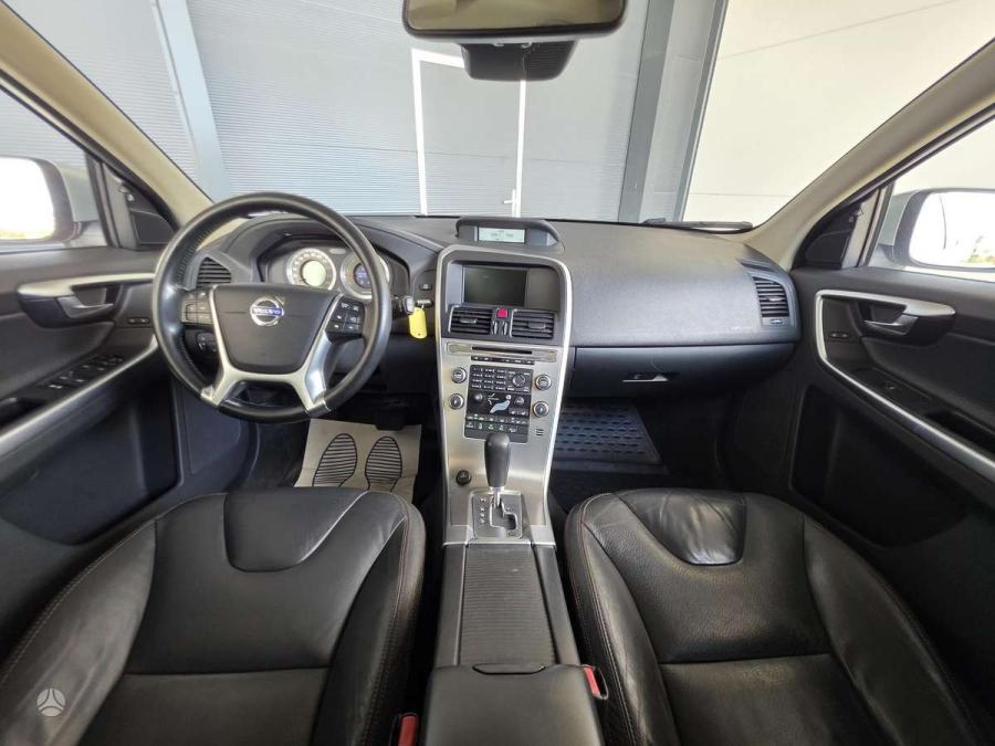 Volvo XC60 2010 in Vilnius, with an engine capacity of 2.40 L and mileage of 267 thousand km for 10650 €, photo 10 on AUTOMOTO.COM.LV