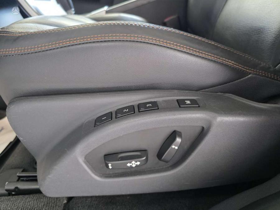 Volvo XC60 2010 in Vilnius, with an engine capacity of 2.40 L and mileage of 267 thousand km for 10650 €, photo 13 on AUTOMOTO.COM.LV