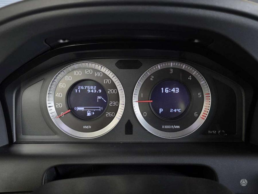 Volvo XC60 2010 in Vilnius, with an engine capacity of 2.40 L and mileage of 267 thousand km for 10650 €, photo 14 on AUTOMOTO.COM.LV