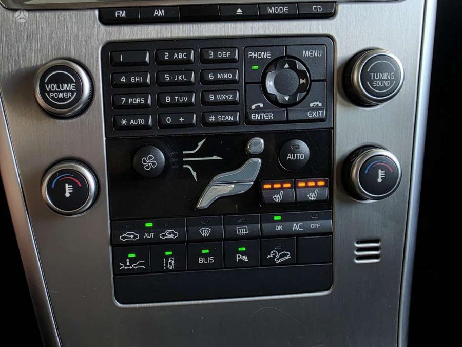 Volvo XC60 2010 in Vilnius, with an engine capacity of 2.40 L and mileage of 267 thousand km for 10650 €, photo 15 on AUTOMOTO.COM.LV