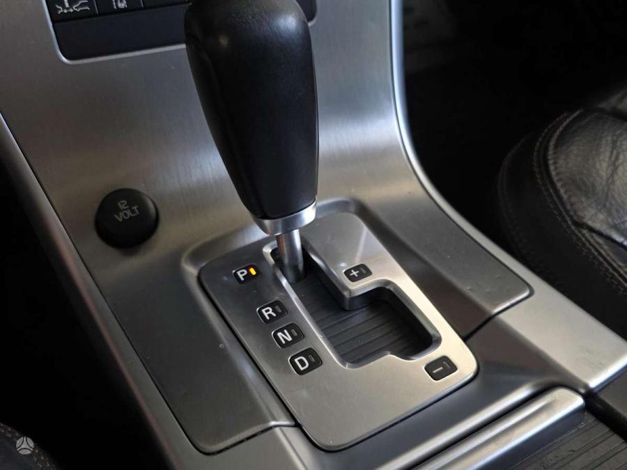 Volvo XC60 2010 in Vilnius, with an engine capacity of 2.40 L and mileage of 267 thousand km for 10650 €, photo 16 on AUTOMOTO.COM.LV