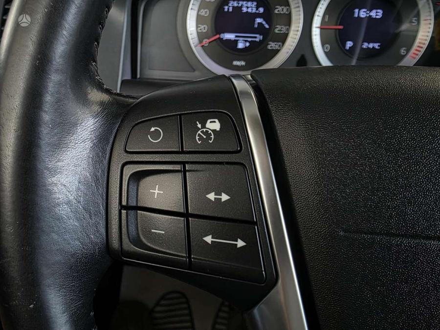 Volvo XC60 2010 in Vilnius, with an engine capacity of 2.40 L and mileage of 267 thousand km for 10650 €, photo 18 on AUTOMOTO.COM.LV