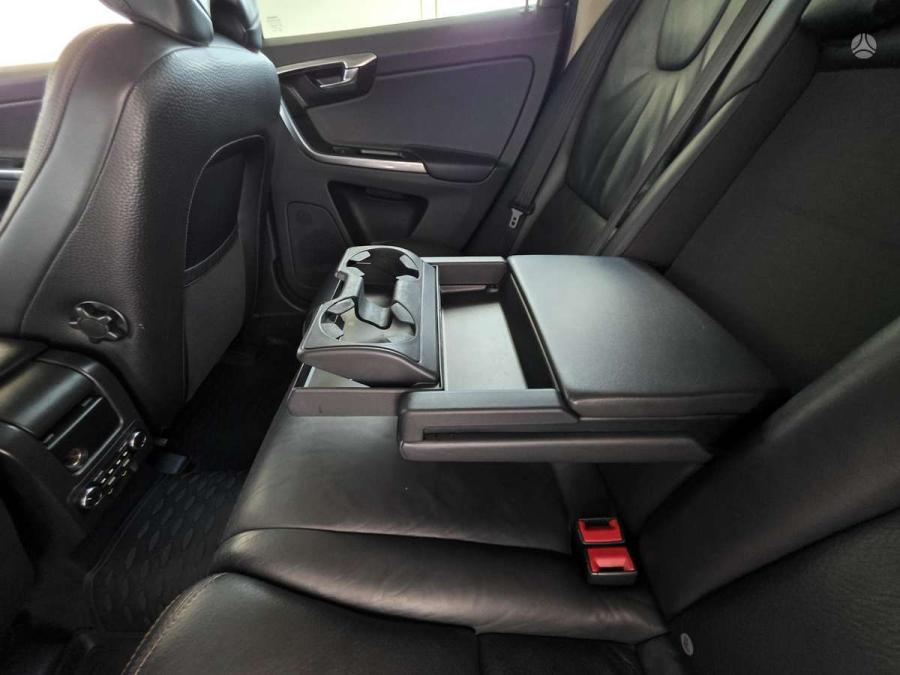 Volvo XC60 2010 in Vilnius, with an engine capacity of 2.40 L and mileage of 267 thousand km for 10650 €, photo 25 on AUTOMOTO.COM.LV