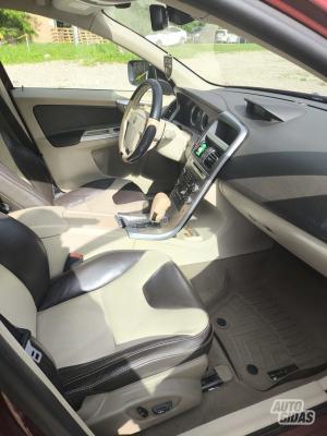 Volvo XC60 2010 in Vilnius, with an engine capacity of 3.00 L and mileage of 262 thousand km for 5450 €, photo 9 on AUTOMOTO.COM.LV
