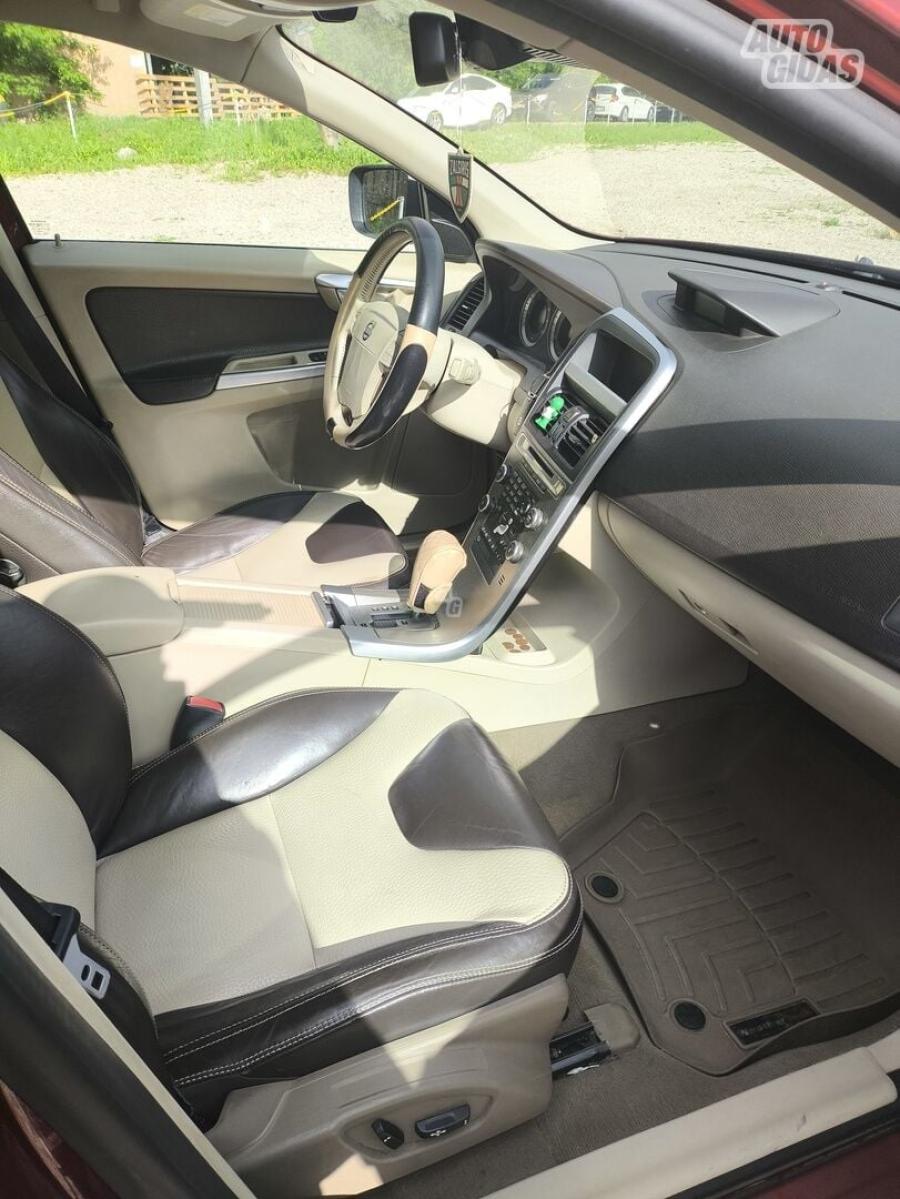 Volvo XC60 2010 in Vilnius, with an engine capacity of 3.00 L and mileage of 262 thousand km for 5450 €, photo 10 on AUTOMOTO.COM.LV