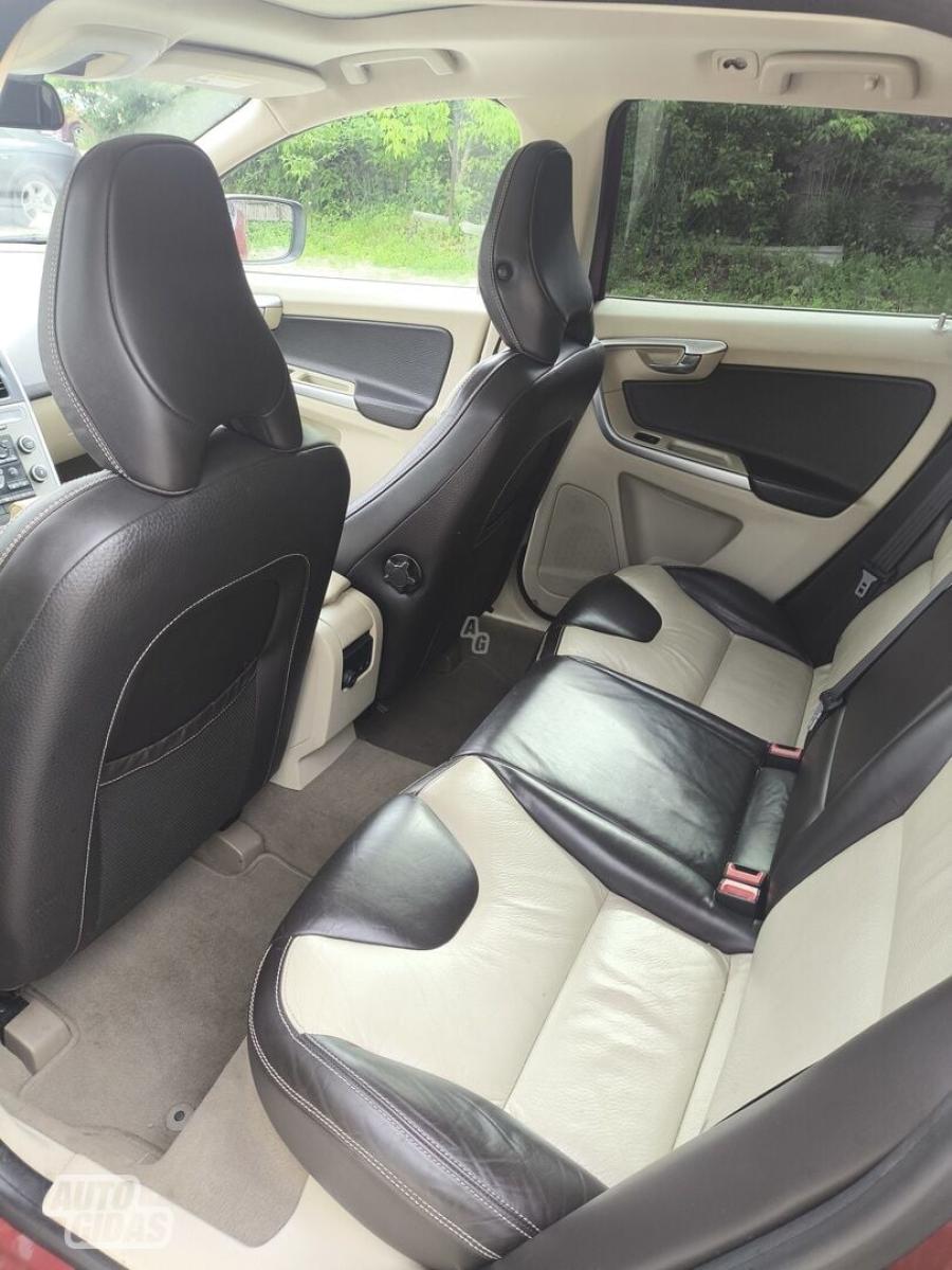 Volvo XC60 2010 in Vilnius, with an engine capacity of 3.00 L and mileage of 262 thousand km for 5450 €, photo 11 on AUTOMOTO.COM.LV
