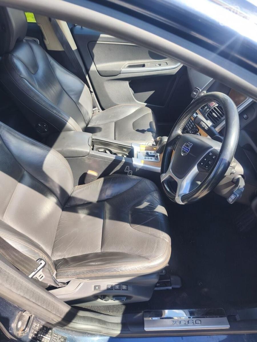 Volvo XC60 2010 Panevēža, ar dzinēja tilpumu 2.40 L un nobraukumu 149 tūkst. km par 2950 €, foto 12 vietnē AUTOMOTO.COM.LV