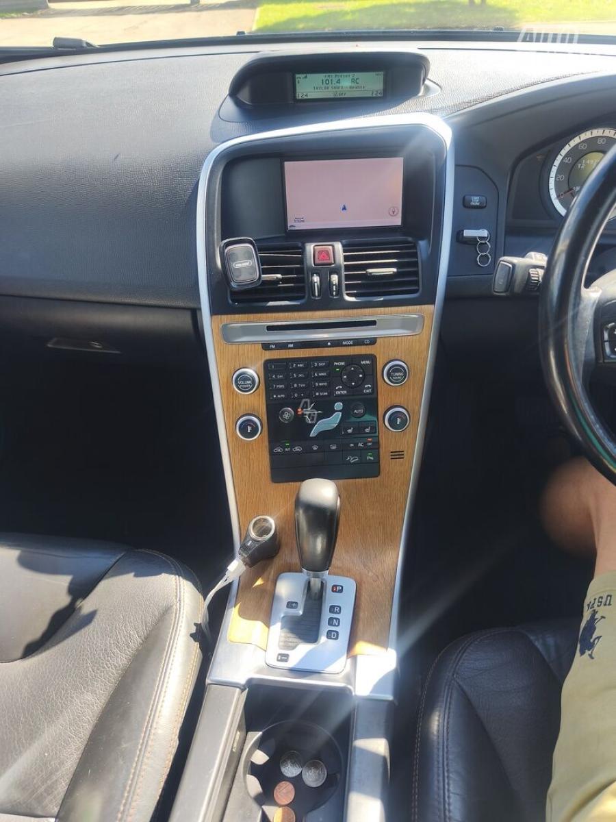 Volvo XC60 2010 Panevēža, ar dzinēja tilpumu 2.40 L un nobraukumu 149 tūkst. km par 2950 €, foto 17 vietnē AUTOMOTO.COM.LV