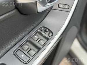 Volvo XC60 2010 in Riga, with an engine capacity of 2.40 L and mileage of 191 thousand km for 8900 €, photo 7 on AUTOMOTO.COM.LV