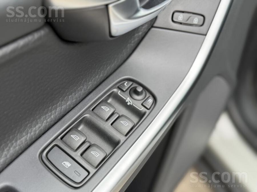 Volvo XC60 2010 in Riga, with an engine capacity of 2.40 L and mileage of 191 thousand km for 8900 €, photo 7 on AUTOMOTO.COM.LV