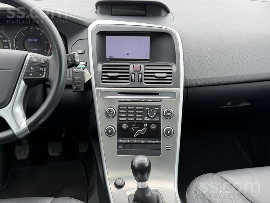 Volvo XC60 2010 in Riga, with an engine capacity of 2.40 L and mileage of 191 thousand km for 8900 €, photo 9 on AUTOMOTO.COM.LV