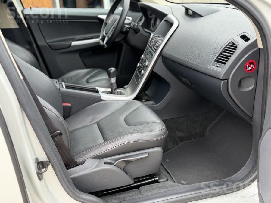 Volvo XC60 2010 in Riga, with an engine capacity of 2.40 L and mileage of 191 thousand km for 8900 €, photo 10 on AUTOMOTO.COM.LV