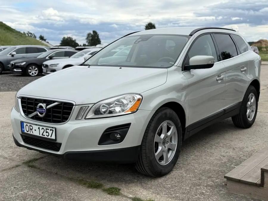Volvo XC60 2010 Rīga, ar dzinēja tilpumu 2.40 L un nobraukumu 191 tūkst. km par 8900 €, foto 1 vietnē AUTOMOTO.COM.LV