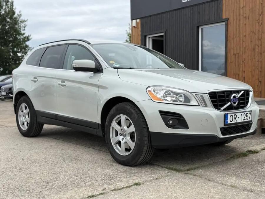 Volvo XC60 2010 Rīga, ar dzinēja tilpumu 2.40 L un nobraukumu 191 tūkst. km par 8900 €, foto 4 vietnē AUTOMOTO.COM.LV