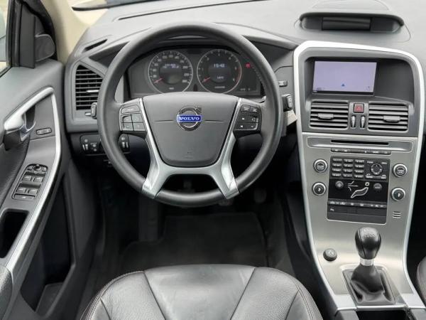 Volvo XC60 2010 Rīga, ar dzinēja tilpumu 2.40 L un nobraukumu 191 tūkst. km par 8900 €, foto 5 vietnē AUTOMOTO.COM.LV