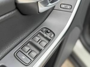 Volvo XC60 2010 Rīga, ar dzinēja tilpumu 2.40 L un nobraukumu 191 tūkst. km par 8900 €, foto 7 vietnē AUTOMOTO.COM.LV