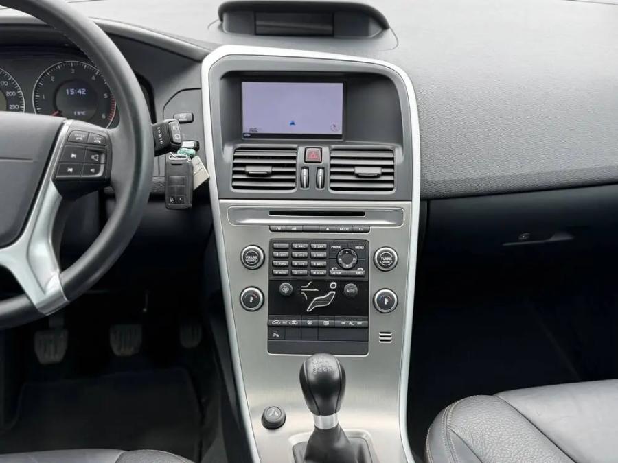 Volvo XC60 2010 Rīga, ar dzinēja tilpumu 2.40 L un nobraukumu 191 tūkst. km par 8900 €, foto 9 vietnē AUTOMOTO.COM.LV