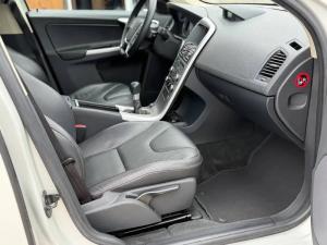 Volvo XC60 2010 Rīga, ar dzinēja tilpumu 2.40 L un nobraukumu 191 tūkst. km par 8900 €, foto 10 vietnē AUTOMOTO.COM.LV