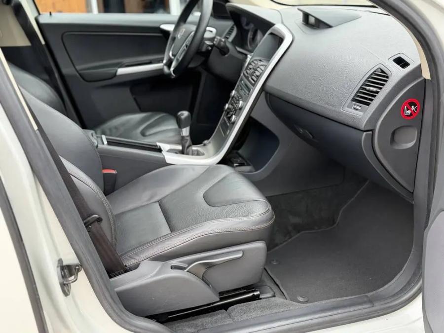 Volvo XC60 2010 Rīga, ar dzinēja tilpumu 2.40 L un nobraukumu 191 tūkst. km par 8900 €, foto 10 vietnē AUTOMOTO.COM.LV