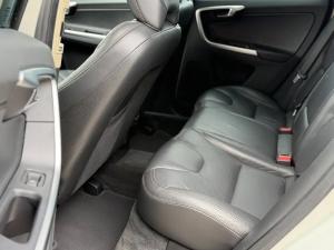 Volvo XC60 2010 Rīga, ar dzinēja tilpumu 2.40 L un nobraukumu 191 tūkst. km par 8900 €, foto 11 vietnē AUTOMOTO.COM.LV