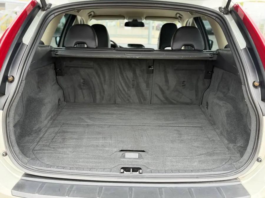 Volvo XC60 2010 Rīga, ar dzinēja tilpumu 2.40 L un nobraukumu 191 tūkst. km par 8900 €, foto 12 vietnē AUTOMOTO.COM.LV