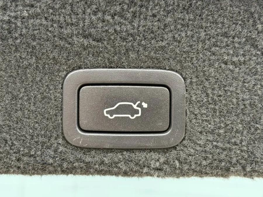 Volvo XC60 2010 Rīga, ar dzinēja tilpumu 2.40 L un nobraukumu 191 tūkst. km par 8900 €, foto 15 vietnē AUTOMOTO.COM.LV
