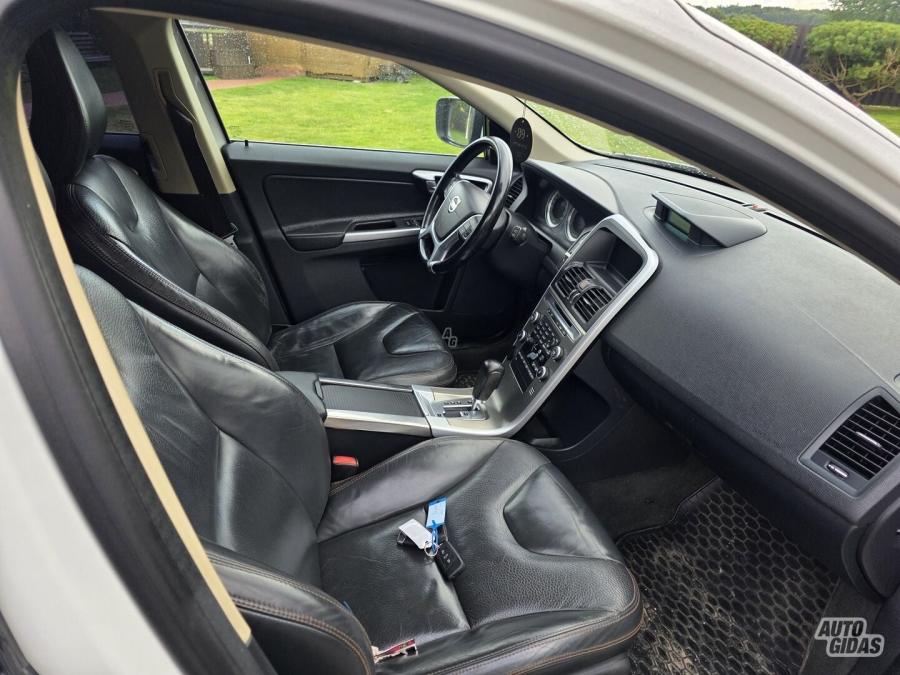 Volvo XC60 2010 Kretinga, ar dzinēja tilpumu 2.40 L un nobraukumu 356 tūkst. km par 4800 €, foto 8 vietnē AUTOMOTO.COM.LV