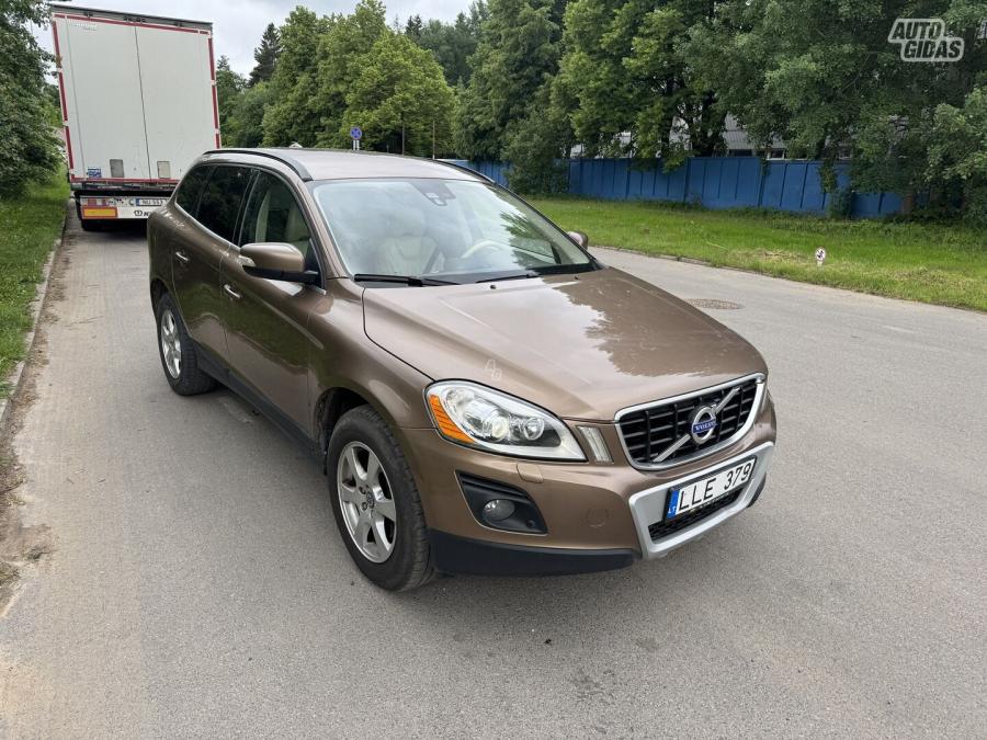 Volvo XC60 2010 in Vilnius, with an engine capacity of 2.40 L and mileage of 390 thousand km for 5900 €, photo 3 on AUTOMOTO.COM.LV