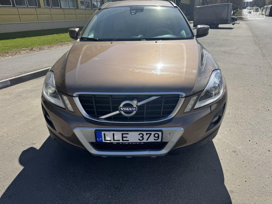 Volvo XC60 2010 in Vilnius, with an engine capacity of 2.40 L and mileage of 390 thousand km for 5900 €, photo 4 on AUTOMOTO.COM.LV