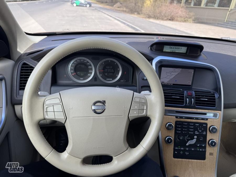 Volvo XC60 2010 in Vilnius, with an engine capacity of 2.40 L and mileage of 390 thousand km for 5900 €, photo 12 on AUTOMOTO.COM.LV