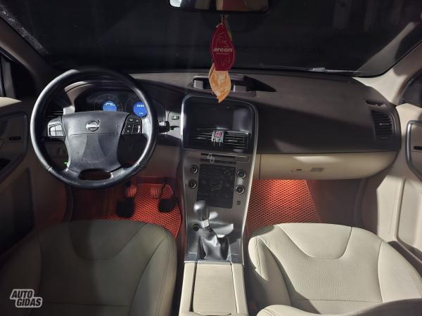Volvo XC60 2010 Šauļi vietnē Volvo XC60 2010 Šauļi, ar dzinēja tilpumu 2.40 L un nobraukumu 300 tūkst. km par 5800 €, foto 3 vietnē AUTOMOTO.COM.LV