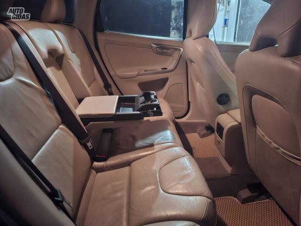 Volvo XC60 2010 Šauļi vietnē Volvo XC60 2010 Šauļi, ar dzinēja tilpumu 2.40 L un nobraukumu 300 tūkst. km par 5800 €, foto 5 vietnē AUTOMOTO.COM.LV