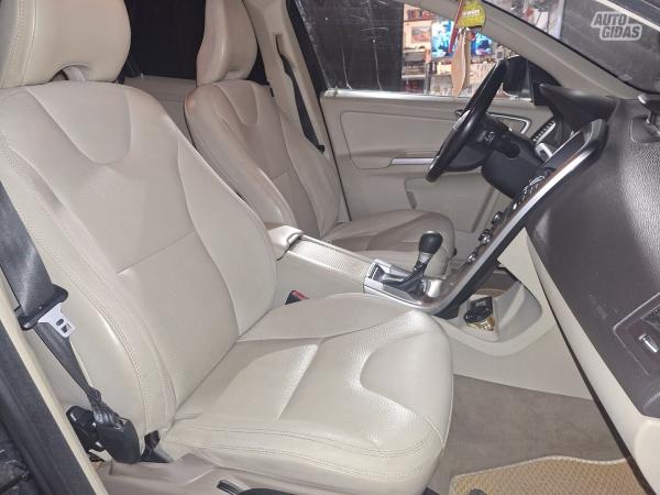 Volvo XC60 2010 Šauļi vietnē Volvo XC60 2010 Šauļi, ar dzinēja tilpumu 2.40 L un nobraukumu 300 tūkst. km par 5800 €, foto 6 vietnē AUTOMOTO.COM.LV
