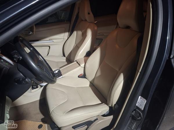 Volvo XC60 2010 Šauļi vietnē Volvo XC60 2010 Šauļi, ar dzinēja tilpumu 2.40 L un nobraukumu 300 tūkst. km par 5800 €, foto 7 vietnē AUTOMOTO.COM.LV