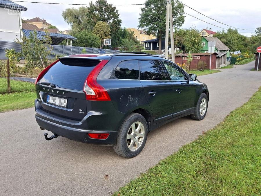 Volvo XC60 2010 in Siauliai, with an engine capacity of 2.40 L and mileage of 300 thousand km for 5800 €, photo 5 on AUTOMOTO.COM.LV