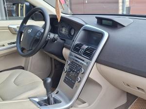 Volvo XC60 2010 in Siauliai, with an engine capacity of 2.40 L and mileage of 300 thousand km for 5800 €, photo 12 on AUTOMOTO.COM.LV