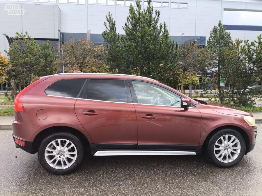 Volvo XC60 2010 in Vilnius, with an engine capacity of 3.00 L and mileage of 262 thousand km for 5200 €, photo 9 on AUTOMOTO.COM.LV