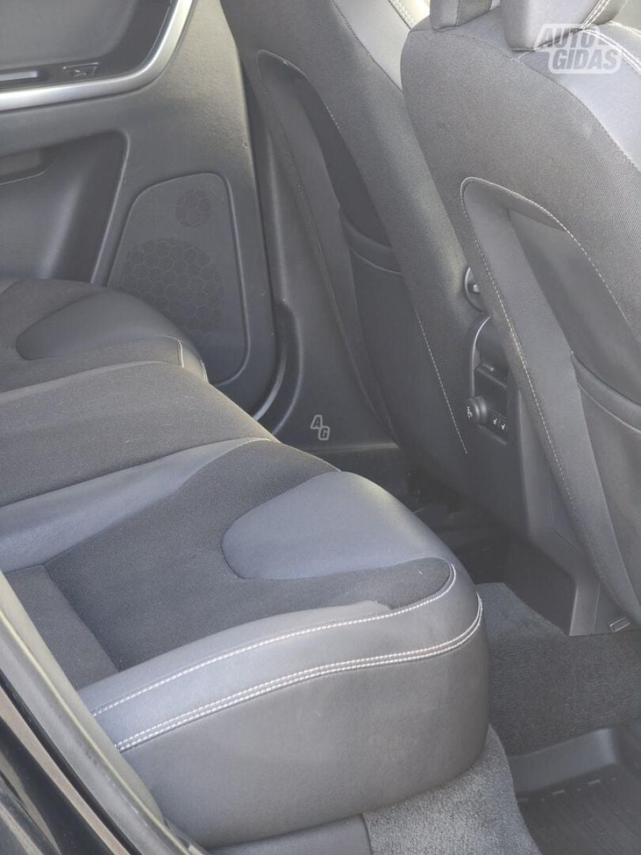 Volvo XC60 2010 in Vilnius, with an engine capacity of 2.40 L and mileage of 321 thousand km for 7000 €, photo 6 on AUTOMOTO.COM.LV