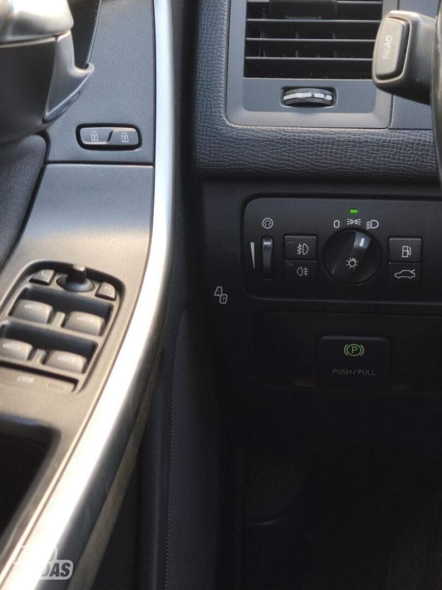 Volvo XC60 2010 in Vilnius, with an engine capacity of 2.40 L and mileage of 321 thousand km for 7000 €, photo 10 on AUTOMOTO.COM.LV