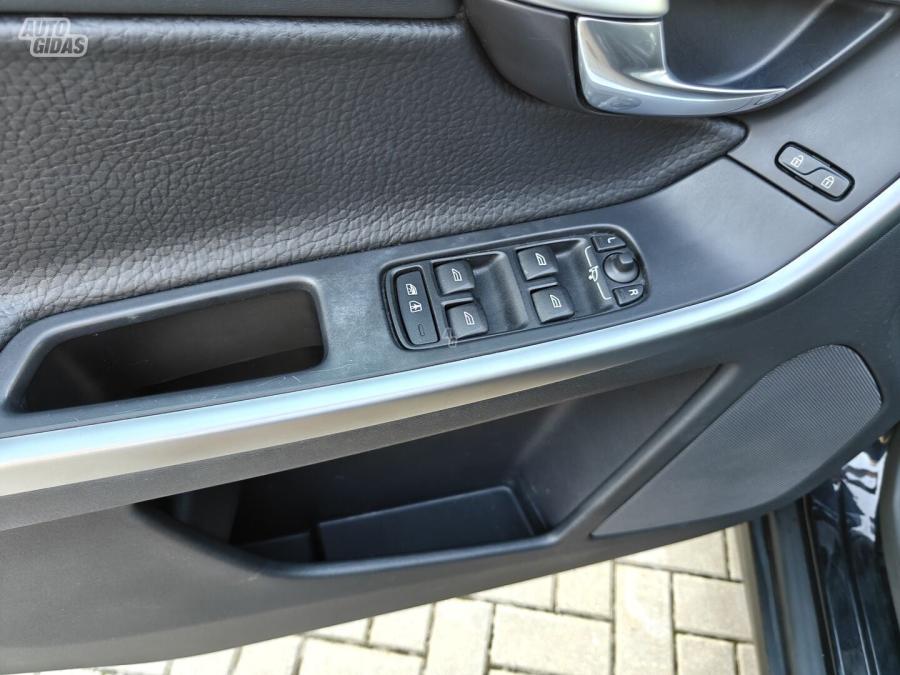 Volvo XC60 2010 Tauragė, ar dzinēja tilpumu 2.00 L un nobraukumu 256 tūkst. km par 6600 €, foto 25 vietnē AUTOMOTO.COM.LV