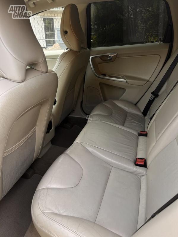 Volvo XC60 2010 Viļņa, ar dzinēja tilpumu 2.40 L un nobraukumu 390 tūkst. km par 5400 €, foto 6 vietnē AUTOMOTO.COM.LV