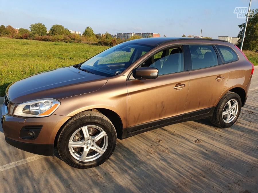 Volvo XC60 2010 in Siauliai, with an engine capacity of 2.40 L and mileage of 283 thousand km for 6500 €, photo 3 on AUTOMOTO.COM.LV