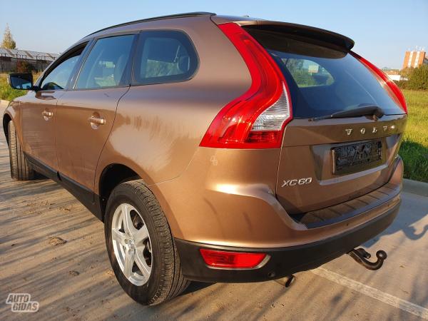 Volvo XC60 2010 in Siauliai, with an engine capacity of 2.40 L and mileage of 283 thousand km for 6500 €, photo 5 on AUTOMOTO.COM.LV